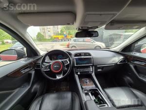 Sarkans Jaguar F-Pace 2018 Rīga, ar dzinēja tilpumu 2.00 L un nobraukumu 170 tūkst. km par 15990 €, foto 12 vietnē AUTOMOTO.COM.LV