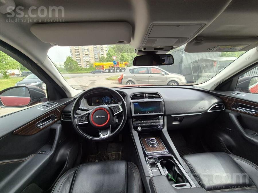 Sarkans Jaguar F-Pace 2018 Rīga, ar dzinēja tilpumu 2.00 L un nobraukumu 170 tūkst. km par 15990 €, foto 12 vietnē AUTOMOTO.COM.LV