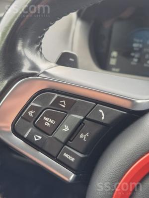 Sarkans Jaguar F-Pace 2018 Rīga, ar dzinēja tilpumu 2.00 L un nobraukumu 170 tūkst. km par 15990 €, foto 18 vietnē AUTOMOTO.COM.LV