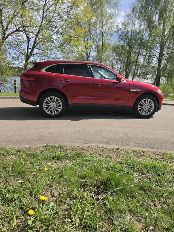 Sarkans Jaguar F-Pace 2018 Rīga, ar dzinēja tilpumu 2.00 L un nobraukumu 130 tūkst. km par 16500 €, foto 3 vietnē AUTOMOTO.COM.LV