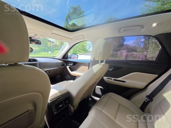 Sarkans Jaguar F-Pace 2018 Rīga, ar dzinēja tilpumu 2.00 L un nobraukumu 130 tūkst. km par 16500 €, foto 7 vietnē AUTOMOTO.COM.LV