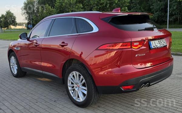 Sarkans Jaguar F-Pace 2018 Rīga, ar dzinēja tilpumu 2.00 L un nobraukumu 130 tūkst. km par 15800 €, foto 4 vietnē AUTOMOTO.COM.LV