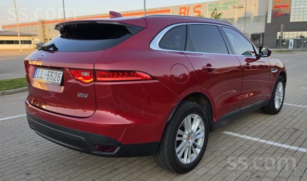 Sarkans Jaguar F-Pace 2018 Rīga, ar dzinēja tilpumu 2.00 L un nobraukumu 130 tūkst. km par 15800 €, foto 5 vietnē AUTOMOTO.COM.LV