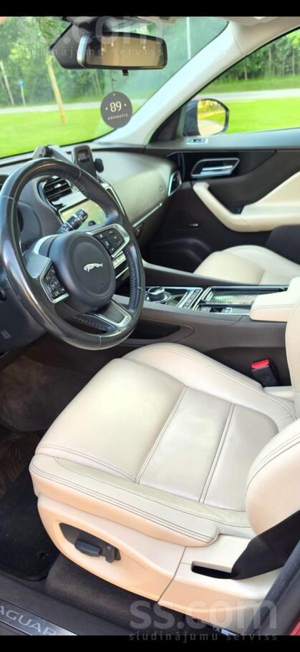 Sarkans Jaguar F-Pace 2018 Rīga, ar dzinēja tilpumu 2.00 L un nobraukumu 130 tūkst. km par 15800 €, foto 10 vietnē AUTOMOTO.COM.LV