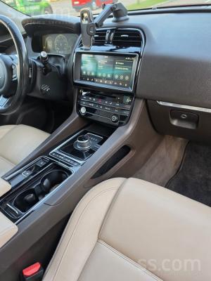 Red Jaguar F-Pace 2018 in Riga, with an engine capacity of 2.00 L and mileage of 130 thousand km for 15800 €, photo 12 on AUTOMOTO.COM.LV