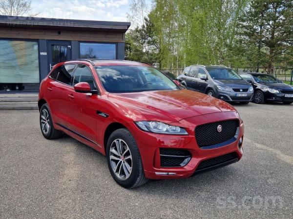 Red Jaguar F-Pace 2018 in Valmiera, with an engine capacity of 2.00 L and mileage of 135 thousand km for 15700 €, photo 1 on AUTOMOTO.COM.LV