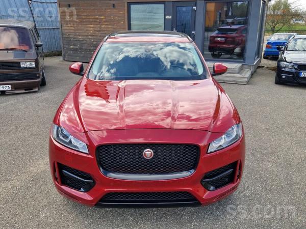 Red Jaguar F-Pace 2018 in Valmiera, with an engine capacity of 2.00 L and mileage of 135 thousand km for 15700 €, photo 8 on AUTOMOTO.COM.LV