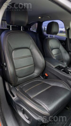 Sarkans Jaguar F-Pace 2018 Rīga, ar dzinēja tilpumu 2.00 L un nobraukumu 170 tūkst. km par 15990 €, foto 31 vietnē AUTOMOTO.COM.LV