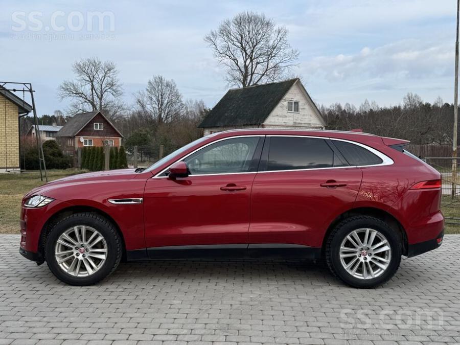 Red Jaguar F-Pace 2018 in Tukums, with an engine capacity of 2.00 L and mileage of 127 thousand km for 13990 €, photo 7 on AUTOMOTO.COM.LV