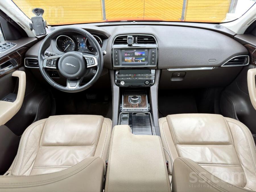 Red Jaguar F-Pace 2018 in Tukums, with an engine capacity of 2.00 L and mileage of 127 thousand km for 13990 €, photo 8 on AUTOMOTO.COM.LV