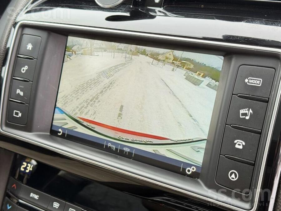Red Jaguar F-Pace 2018 in Tukums, with an engine capacity of 2.00 L and mileage of 127 thousand km for 13990 €, photo 11 on AUTOMOTO.COM.LV