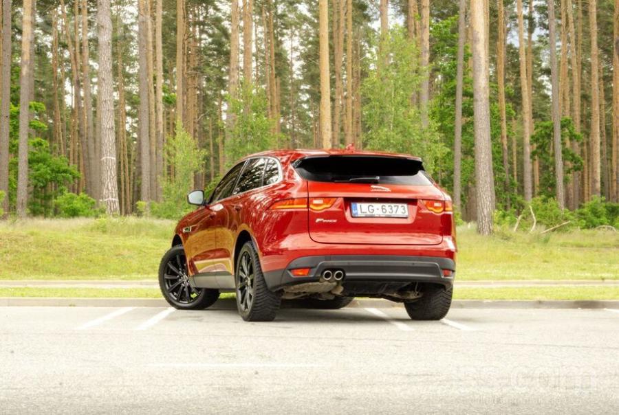 Red Jaguar F-Pace 2018 in Riga, with an engine capacity of 2.00 L and mileage of 170 thousand km for 14590 €, photo 8 on AUTOMOTO.COM.LV