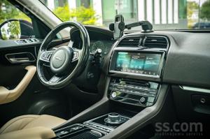 Sarkans Jaguar F-Pace 2018 Rīga, ar dzinēja tilpumu 2.00 L un nobraukumu 136 tūkst. km par 11990 €, foto 8 vietnē AUTOMOTO.COM.LV