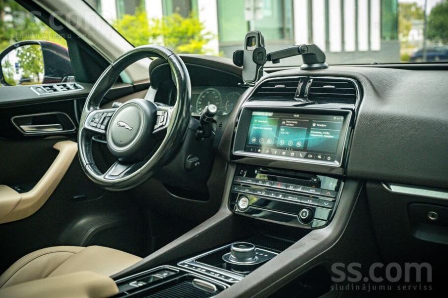 Sarkans Jaguar F-Pace 2018 Rīga, ar dzinēja tilpumu 2.00 L un nobraukumu 136 tūkst. km par 11990 €, foto 8 vietnē AUTOMOTO.COM.LV