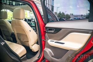 Sarkans Jaguar F-Pace 2018 Rīga, ar dzinēja tilpumu 2.00 L un nobraukumu 136 tūkst. km par 11990 €, foto 18 vietnē AUTOMOTO.COM.LV