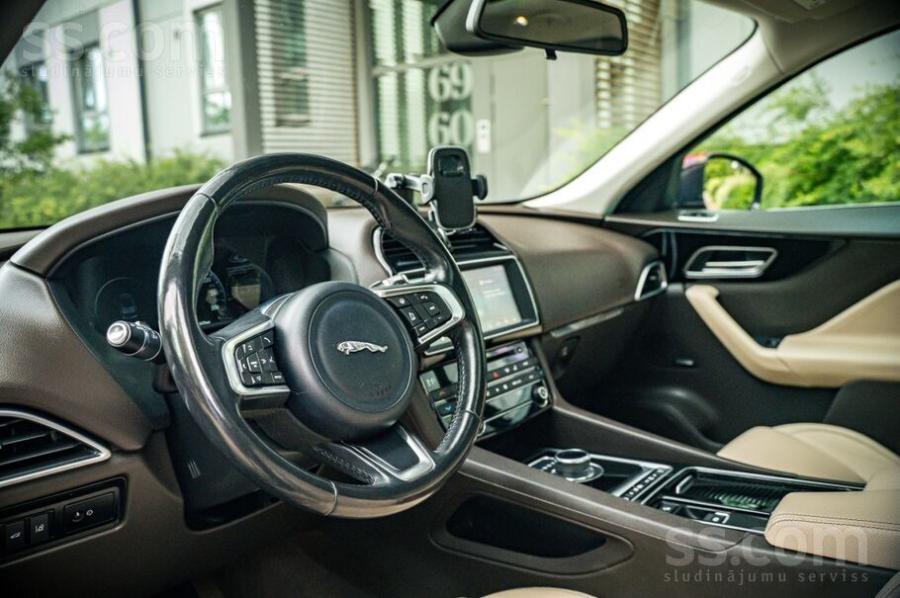 Sarkans Jaguar F-Pace 2018 Rīga, ar dzinēja tilpumu 2.00 L un nobraukumu 136 tūkst. km par 11990 €, foto 23 vietnē AUTOMOTO.COM.LV