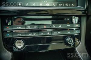 Sarkans Jaguar F-Pace 2018 Rīga, ar dzinēja tilpumu 2.00 L un nobraukumu 136 tūkst. km par 11990 €, foto 28 vietnē AUTOMOTO.COM.LV