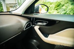 Sarkans Jaguar F-Pace 2018 Rīga, ar dzinēja tilpumu 2.00 L un nobraukumu 136 tūkst. km par 11990 €, foto 30 vietnē AUTOMOTO.COM.LV