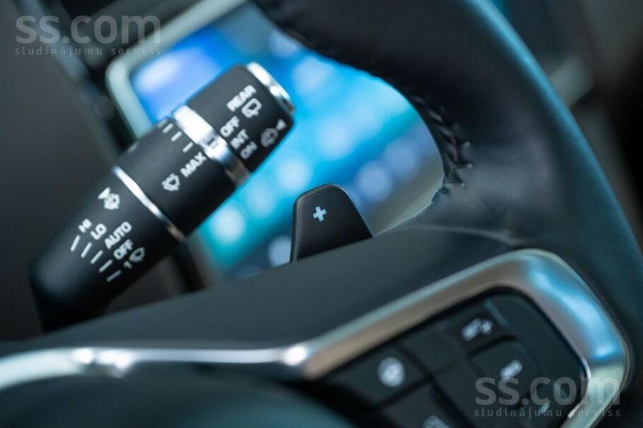 Sarkans Jaguar F-Pace 2019 Rīga, ar dzinēja tilpumu 2.00 L un nobraukumu 27 tūkst. km par 19990 €, foto 12 vietnē AUTOMOTO.COM.LV