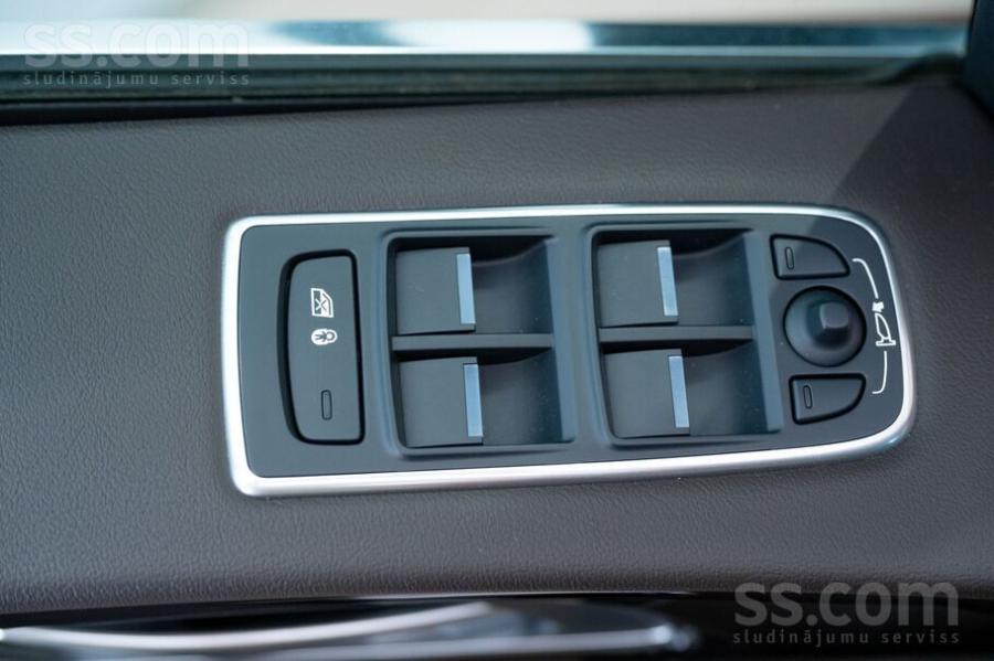 Sarkans Jaguar F-Pace 2019 Rīga, ar dzinēja tilpumu 2.00 L un nobraukumu 27 tūkst. km par 19990 €, foto 15 vietnē AUTOMOTO.COM.LV