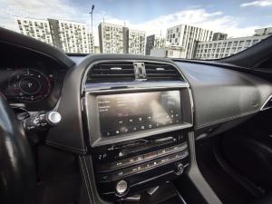 Sarkans Jaguar F-Pace 2020 Viļņa, ar dzinēja tilpumu 2.00 L un nobraukumu 150 tūkst. km par 14999 €, foto 13 vietnē AUTOMOTO.COM.LV