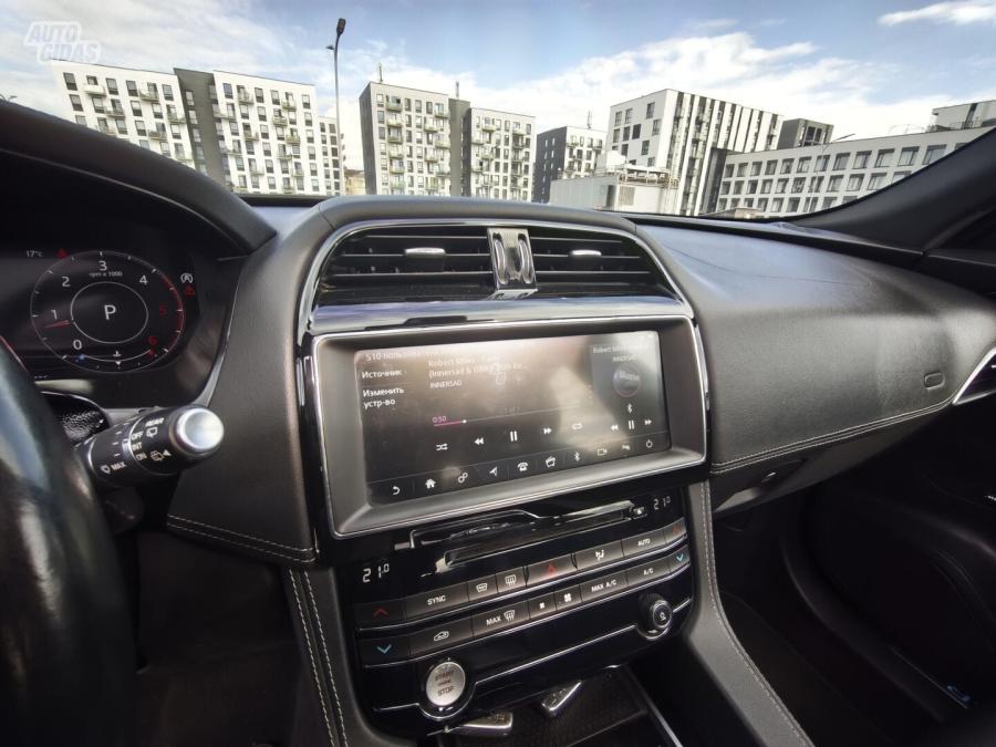 Sarkans Jaguar F-Pace 2020 Viļņa, ar dzinēja tilpumu 2.00 L un nobraukumu 150 tūkst. km par 14999 €, foto 13 vietnē AUTOMOTO.COM.LV