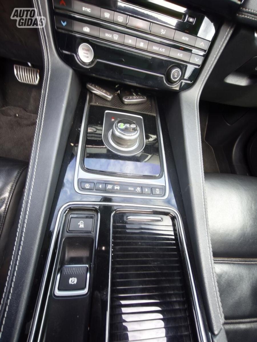 Sarkans Jaguar F-Pace 2020 Viļņa, ar dzinēja tilpumu 2.00 L un nobraukumu 150 tūkst. km par 14999 €, foto 15 vietnē AUTOMOTO.COM.LV