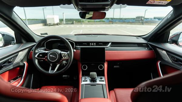 Red Jaguar F-Pace 2023 in Tallinn, with an engine capacity of 3.00 L and mileage of 35 thousand km for 53500 €, photo 5 on AUTOMOTO.COM.LV
