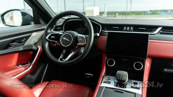 Red Jaguar F-Pace 2023 in Tallinn, with an engine capacity of 3.00 L and mileage of 35 thousand km for 53500 €, photo 6 on AUTOMOTO.COM.LV