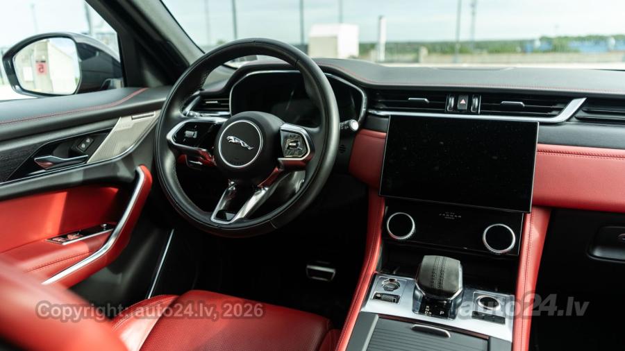 Red Jaguar F-Pace 2023 in Tallinn, with an engine capacity of 3.00 L and mileage of 35 thousand km for 53500 €, photo 7 on AUTOMOTO.COM.LV