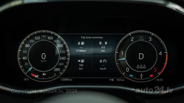 Red Jaguar F-Pace 2023 in Tallinn, with an engine capacity of 3.00 L and mileage of 35 thousand km for 53500 €, photo 7 on AUTOMOTO.COM.LV