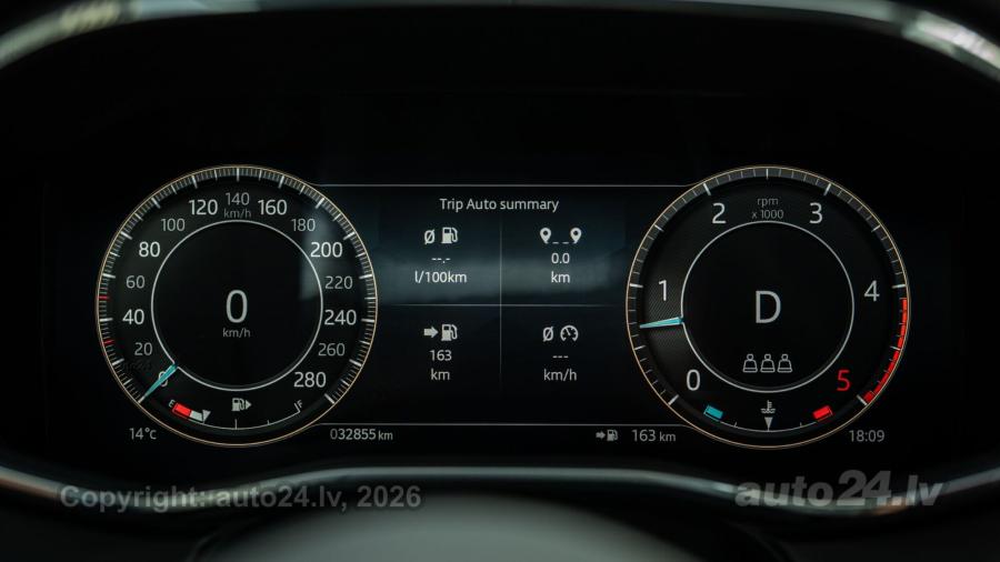 Red Jaguar F-Pace 2023 in Tallinn, with an engine capacity of 3.00 L and mileage of 35 thousand km for 53500 €, photo 8 on AUTOMOTO.COM.LV