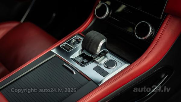 Red Jaguar F-Pace 2023 in Tallinn, with an engine capacity of 3.00 L and mileage of 35 thousand km for 53500 €, photo 8 on AUTOMOTO.COM.LV