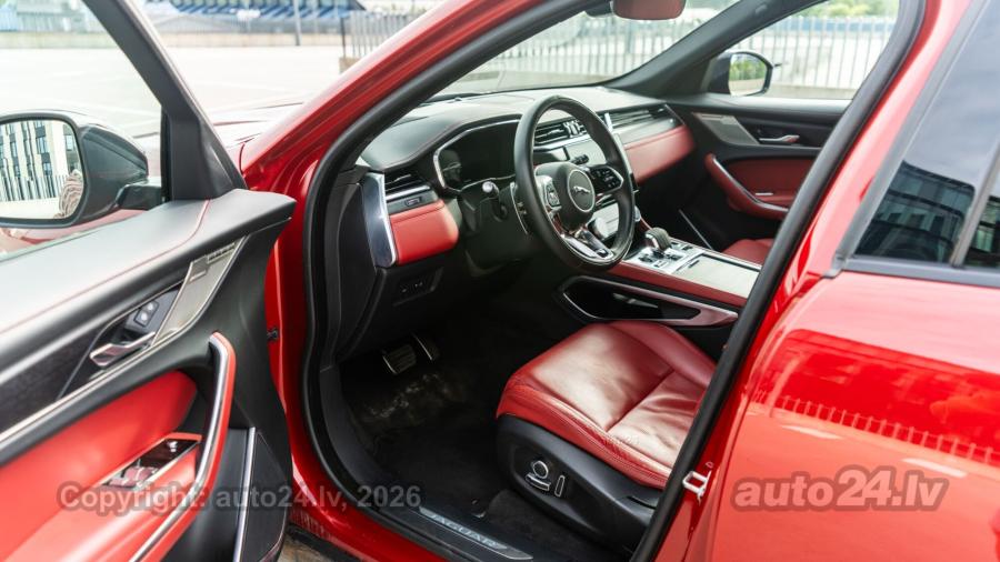 Red Jaguar F-Pace 2023 in Tallinn, with an engine capacity of 3.00 L and mileage of 35 thousand km for 53500 €, photo 10 on AUTOMOTO.COM.LV