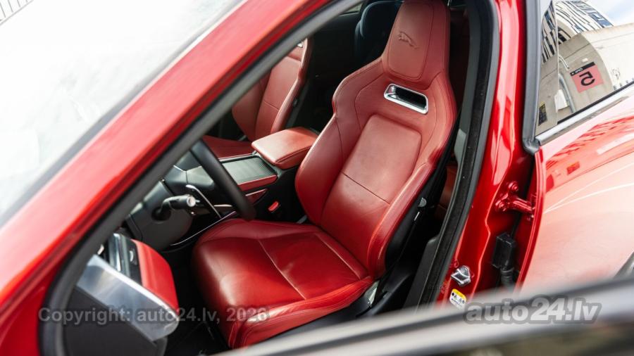 Red Jaguar F-Pace 2023 in Tallinn, with an engine capacity of 3.00 L and mileage of 35 thousand km for 53500 €, photo 12 on AUTOMOTO.COM.LV