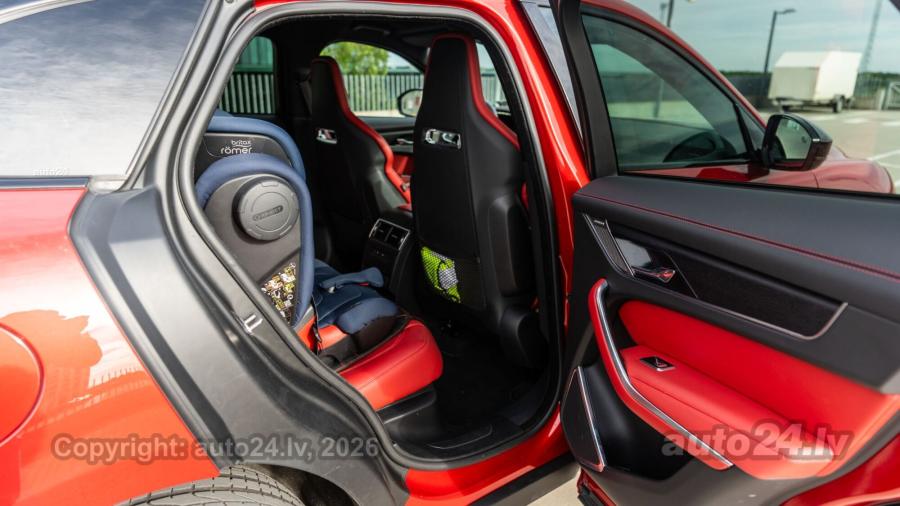 Red Jaguar F-Pace 2023 in Tallinn, with an engine capacity of 3.00 L and mileage of 35 thousand km for 53500 €, photo 13 on AUTOMOTO.COM.LV