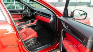 Red Jaguar F-Pace 2023 in Tallinn, with an engine capacity of 3.00 L and mileage of 35 thousand km for 53500 €, photo 15 on AUTOMOTO.COM.LV