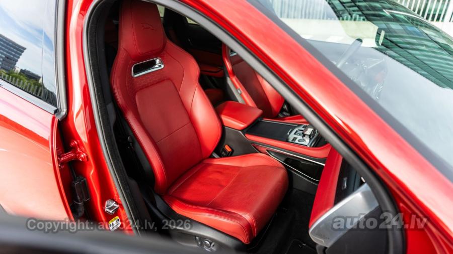 Red Jaguar F-Pace 2023 in Tallinn, with an engine capacity of 3.00 L and mileage of 35 thousand km for 53500 €, photo 16 on AUTOMOTO.COM.LV