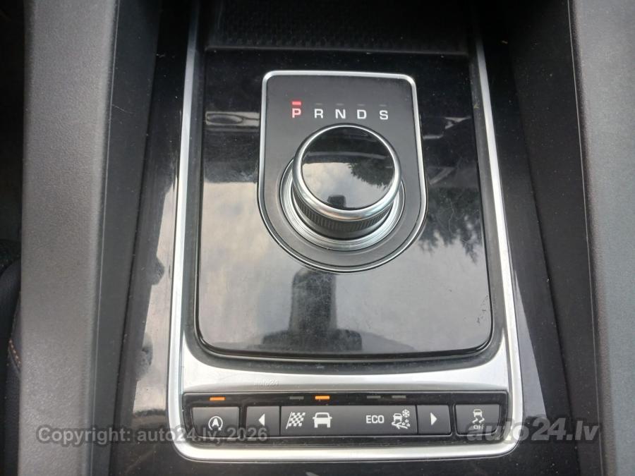 Red Jaguar F-Pace 2016 in Tallinn, with an engine capacity of 3.00 L and mileage of 300 thousand km for 11990 €, photo 21 on AUTOMOTO.COM.LV