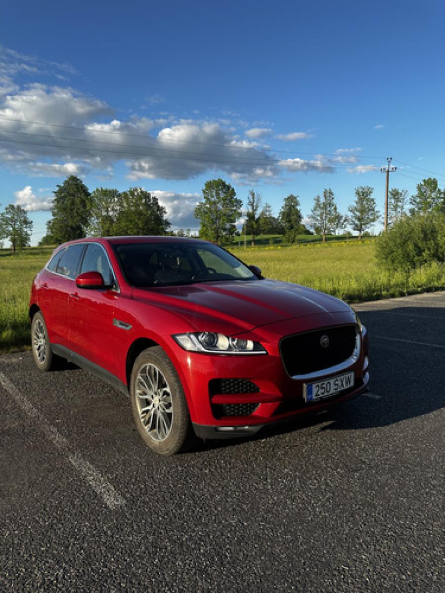 Red Jaguar F-Pace 2017 in Kohtla-Jarve, with an engine capacity of 0.22 L and mileage of 151 thousand km for 16500 €, photo 1 on AUTOMOTO.COM.LV