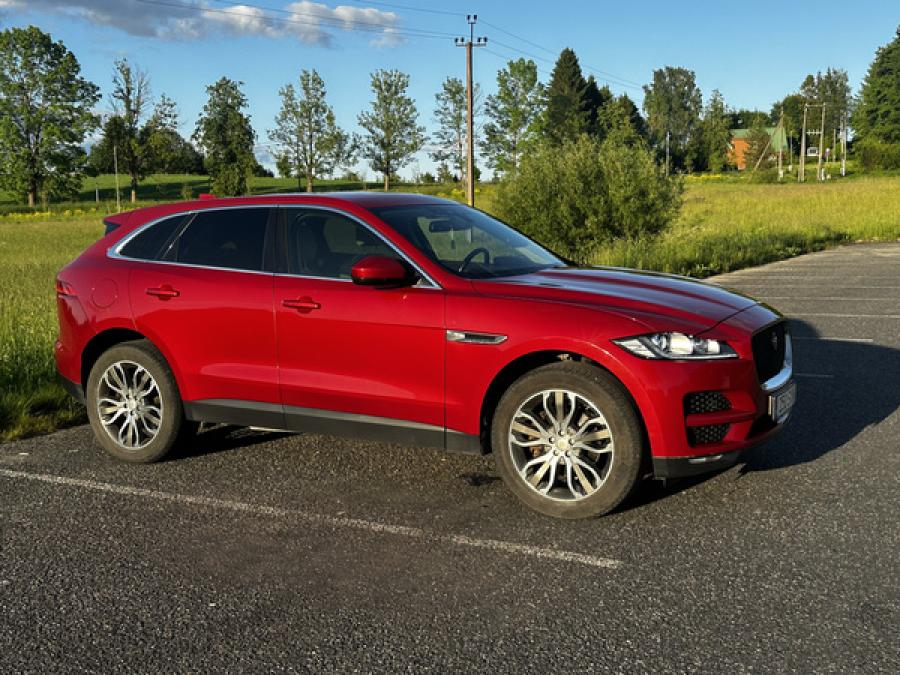 Red Jaguar F-Pace 2017 in Kohtla-Jarve, with an engine capacity of 0.22 L and mileage of 151 thousand km for 16500 €, photo 4 on AUTOMOTO.COM.LV