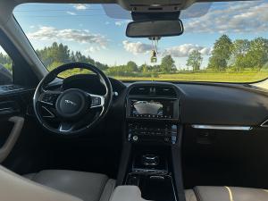 Red Jaguar F-Pace 2017 in Kohtla-Jarve, with an engine capacity of 0.22 L and mileage of 151 thousand km for 16500 €, photo 9 on AUTOMOTO.COM.LV