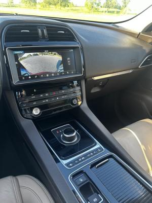Red Jaguar F-Pace 2017 in Kohtla-Jarve, with an engine capacity of 0.22 L and mileage of 151 thousand km for 16500 €, photo 11 on AUTOMOTO.COM.LV