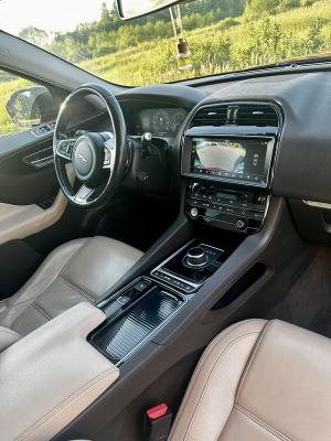 Red Jaguar F-Pace 2017 in Kohtla-Jarve, with an engine capacity of 0.22 L and mileage of 151 thousand km for 16500 €, photo 20 on AUTOMOTO.COM.LV