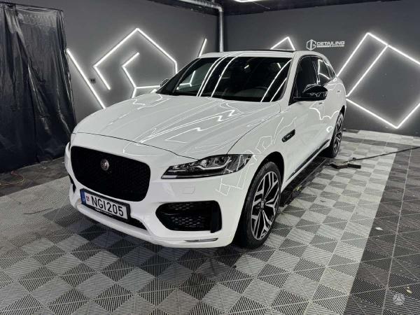 White Jaguar F-Pace 2016 in Vilnius, with an engine capacity of 2.00 L and mileage of 153 thousand km for 16700 €, photo 1 on AUTOMOTO.COM.LV