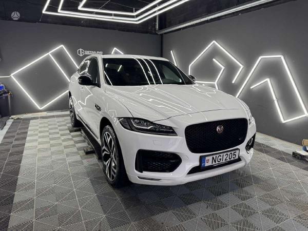 White Jaguar F-Pace 2016 in Vilnius, with an engine capacity of 2.00 L and mileage of 153 thousand km for 16700 €, photo 2 on AUTOMOTO.COM.LV