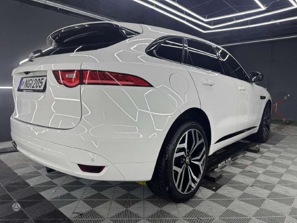White Jaguar F-Pace 2016 in Vilnius, with an engine capacity of 2.00 L and mileage of 153 thousand km for 16700 €, photo 5 on AUTOMOTO.COM.LV