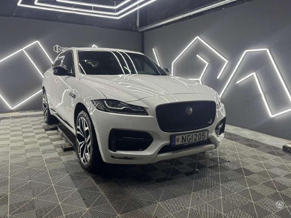 White Jaguar F-Pace 2016 in Vilnius, with an engine capacity of 2.00 L and mileage of 153 thousand km for 16700 €, photo 6 on AUTOMOTO.COM.LV