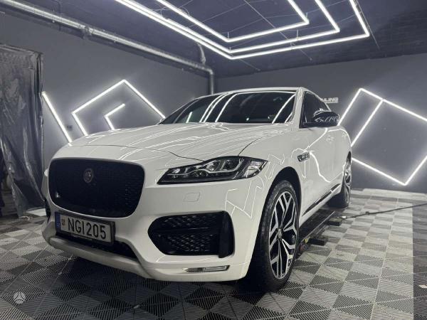 White Jaguar F-Pace 2016 in Vilnius, with an engine capacity of 2.00 L and mileage of 153 thousand km for 16700 €, photo 7 on AUTOMOTO.COM.LV