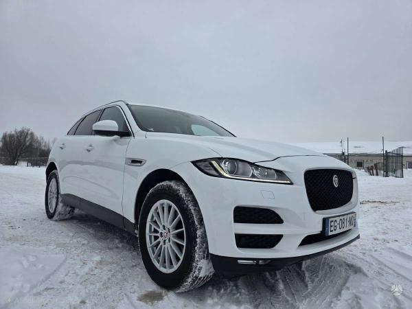 White Jaguar F-Pace 2016 in Taurage, with an engine capacity of 2.00 L and mileage of 150 thousand km for 12900 €, photo 1 on AUTOMOTO.COM.LV